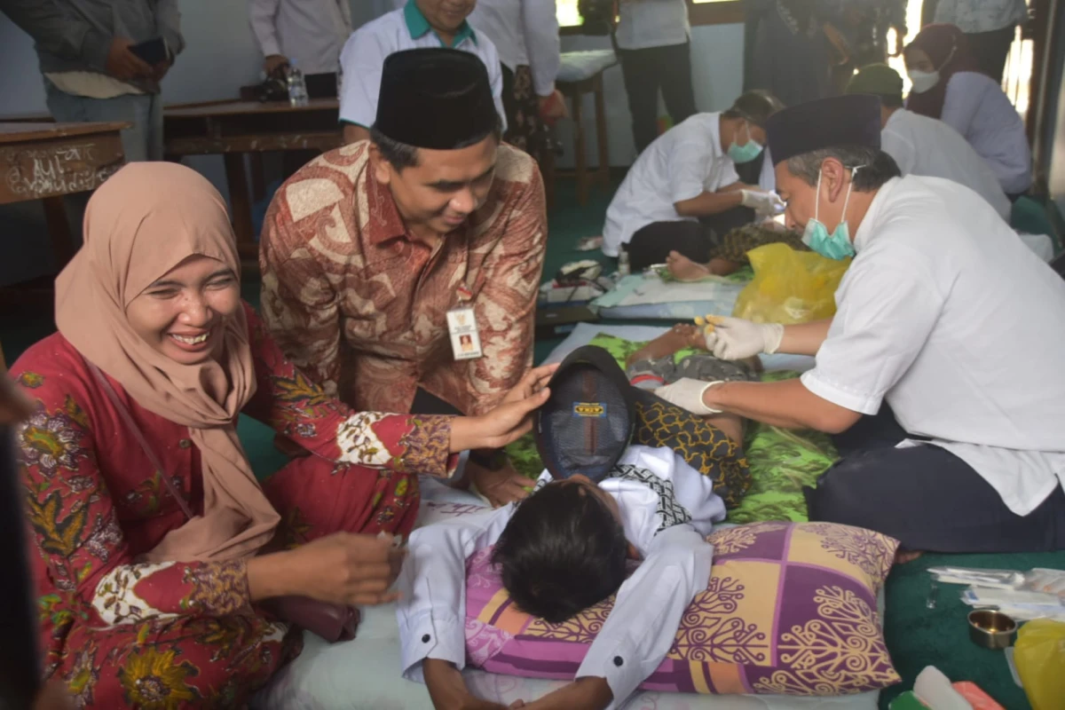 Makna dan Tradisi Khitanan dalam Budaya Indonesia: Lebih dari Sekadar ...